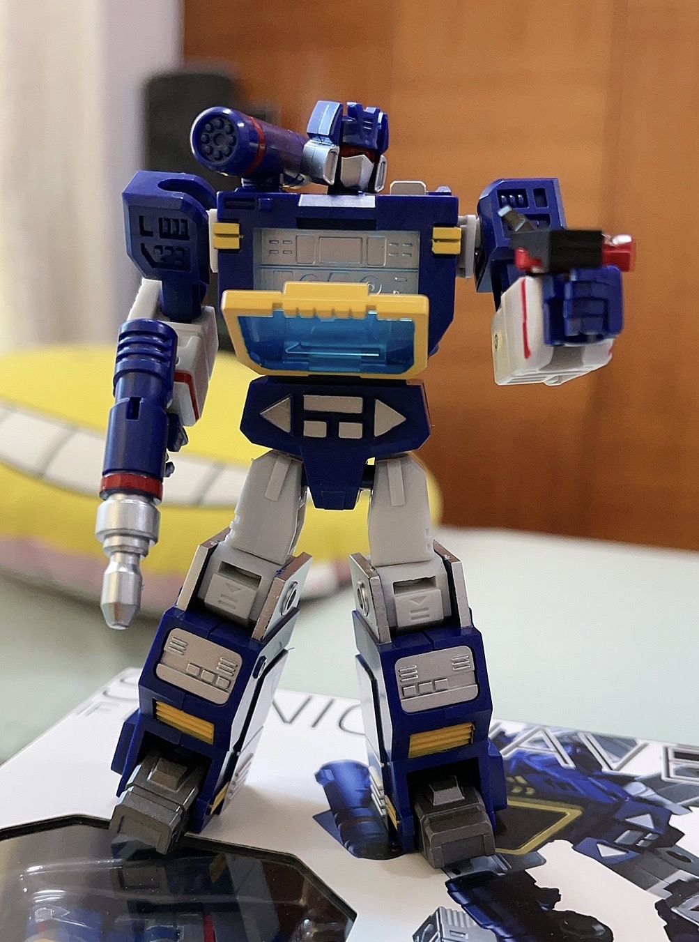 Revoltech Soundwave